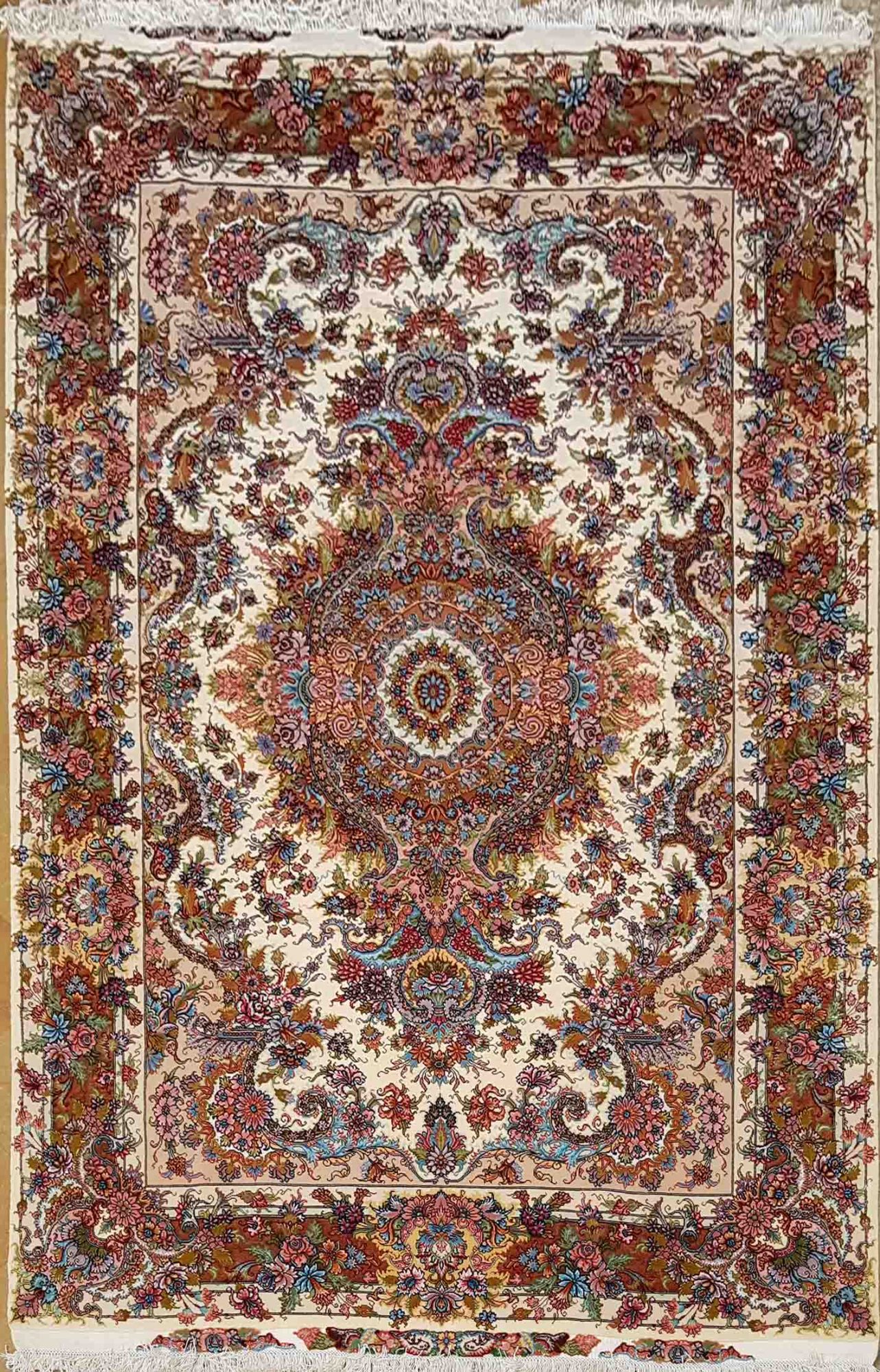 Tabriz Silk- Size: 200 cm x 315 cm | eCarpet